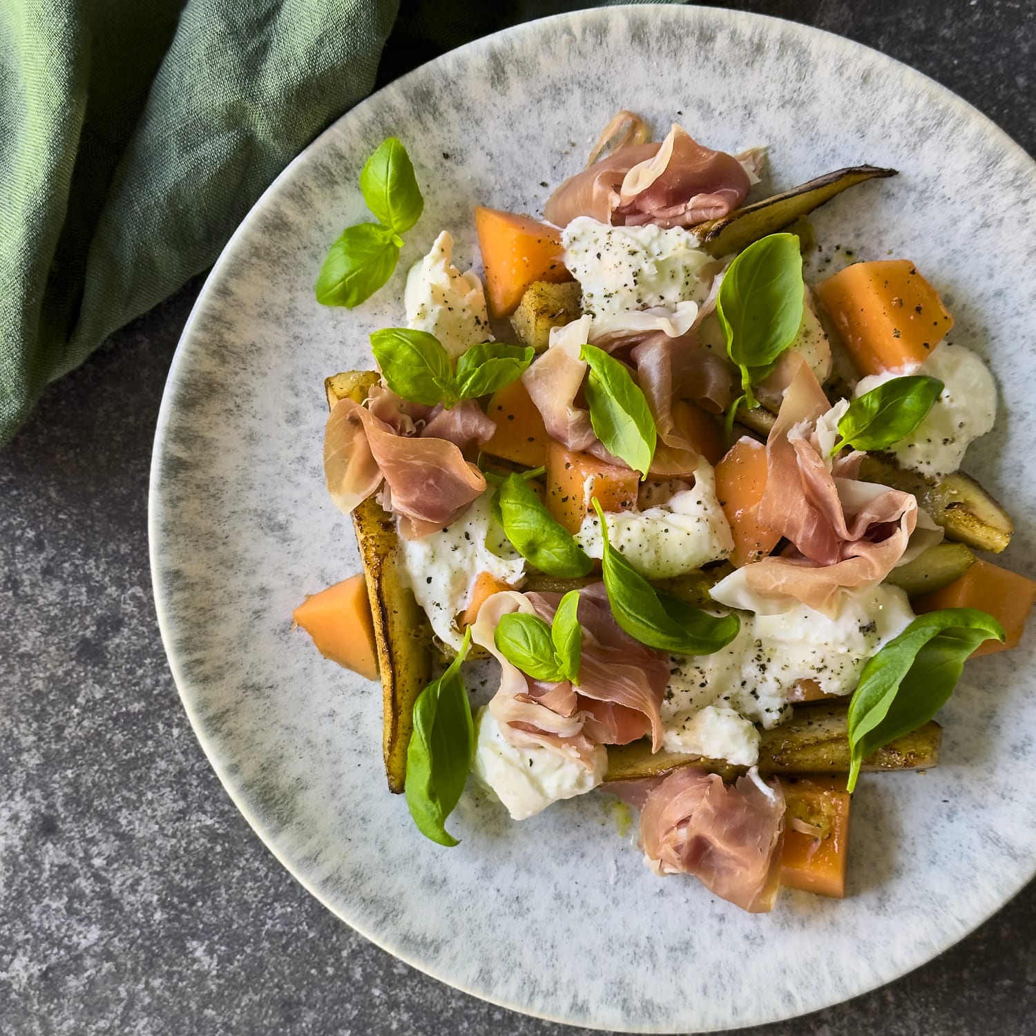 Sallad med päron, prosciutto och burrata | Recept ICA.se