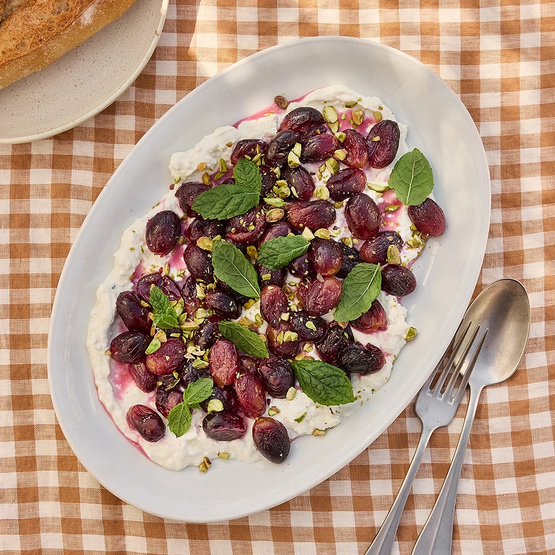 Rostade vindruvor med fetaostkräm | Recept ICA.se