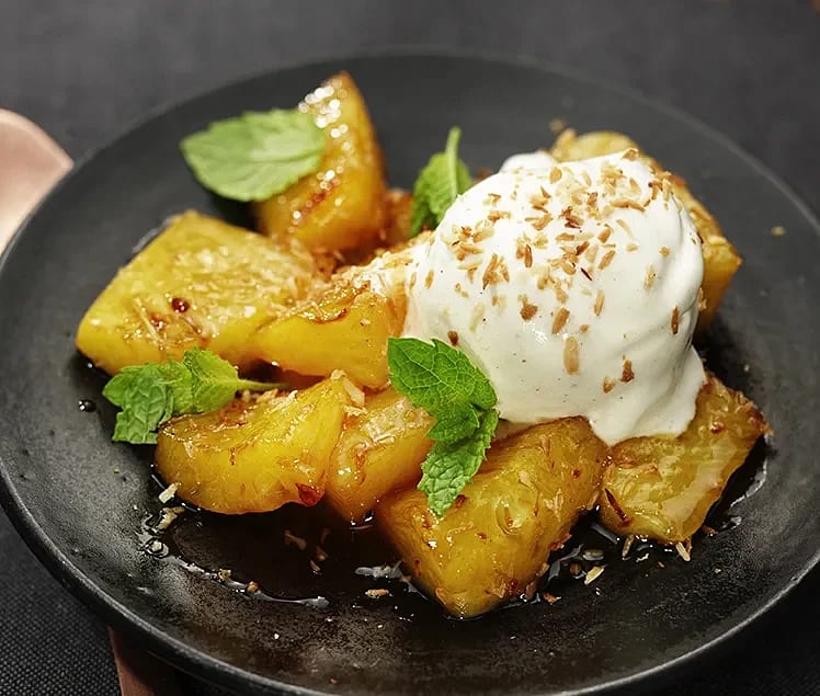 Stekt ananas med mynta och kokos | Recept ICA.se