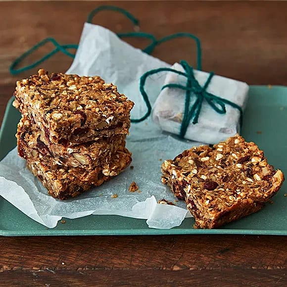 Energibars med dadlar, amarant och jordnötssmör | Recept ICA.se