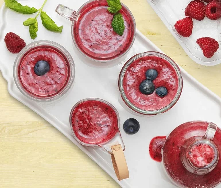 Hallon- och blåbärsshot med mynta | Recept ICA.se