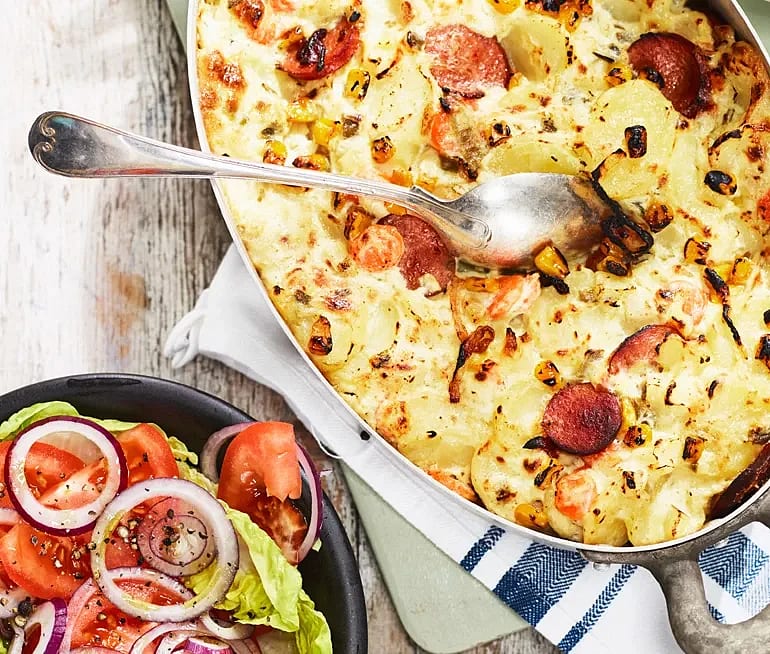 Rotfruktsgratäng med kolbász och majs | Recept ICA.se