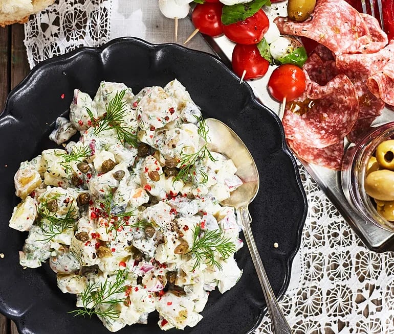 Potatissallad med kapris, äpple och saltgurka | Recept ICA.se