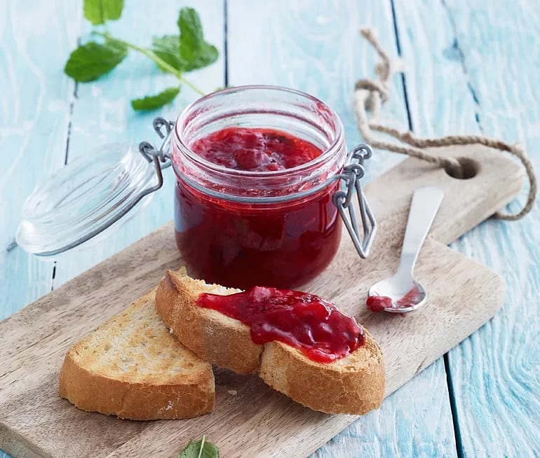 Jordgubbsylt med citron och mynta | Recept ICA.se