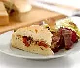 Brödtårta med brieost och tomater | Recept ICA.se