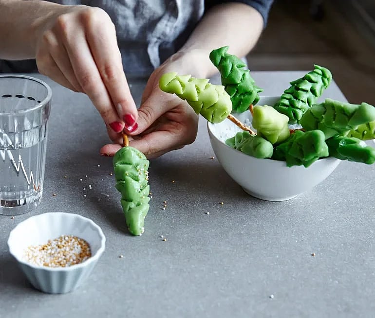 Julgranar i marsipan | Recept ICA.se