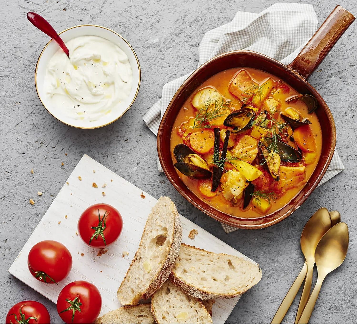 Krämig fiskgryta med musslor, tomat, saffran och vanilj | Recept ICA.se