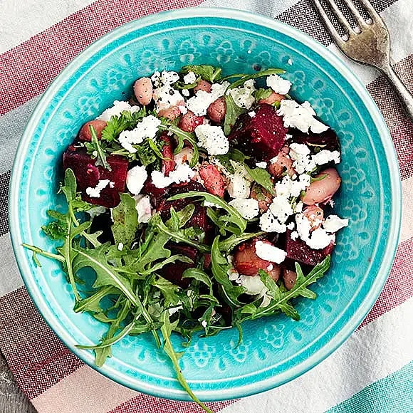 Rödbetssallad med bönor och fetaost | Recept ICA.se