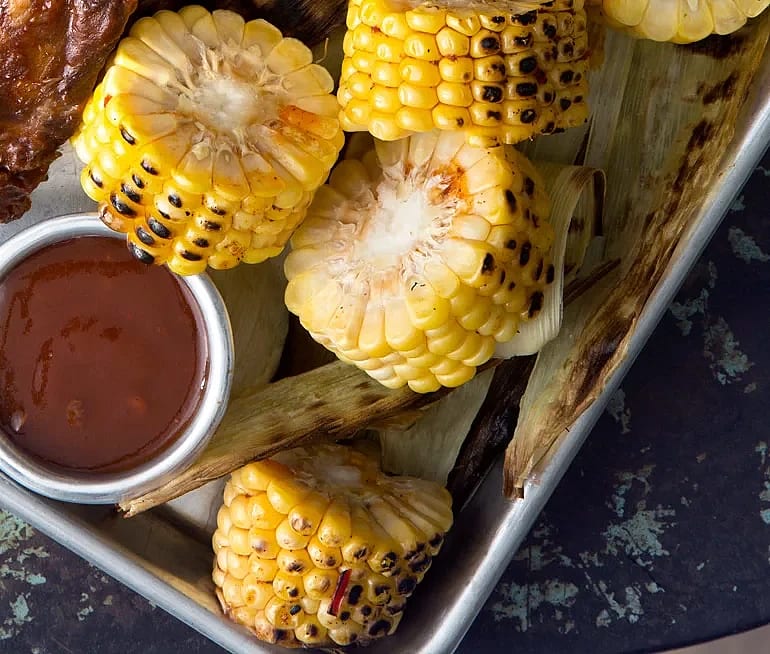 Grillad majskolv med chilismör | Recept ICA.se