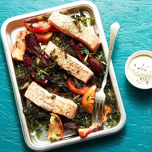 Citronlax med betor, äpple och pepparrotsyoghurt | Recept ICA.se