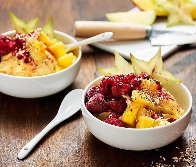 Mango- och bananglass med kokosgrädde | Recept ICA.se