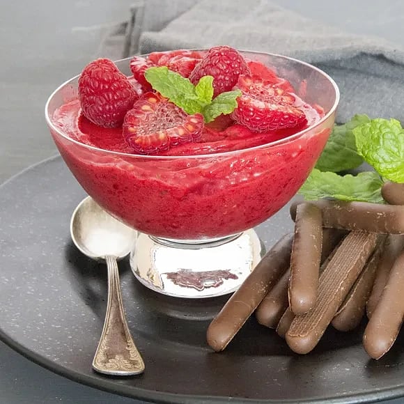 Snabb hallonsorbet med mynta | Recept ICA.se