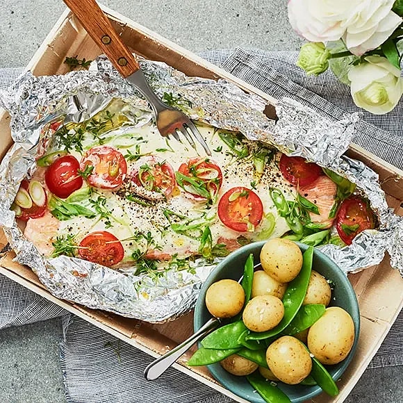 Foliebakad röding med krasse- och citronkräm | Recept ICA.se