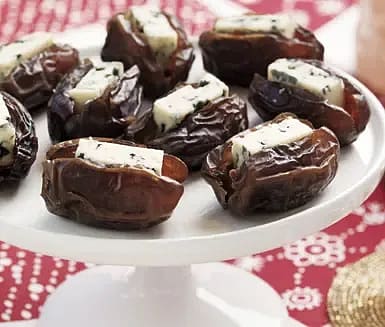 Ädelostfyllda dadlar | Recept ICA.se
