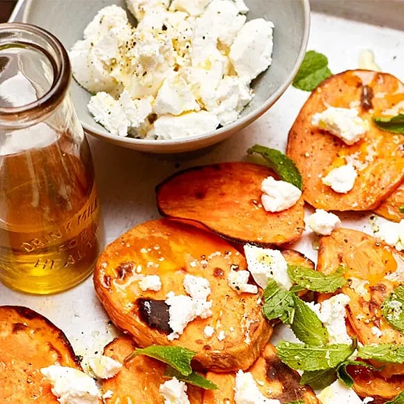 Rostad sötpotatis med getost och mynta | Recept ICA.se