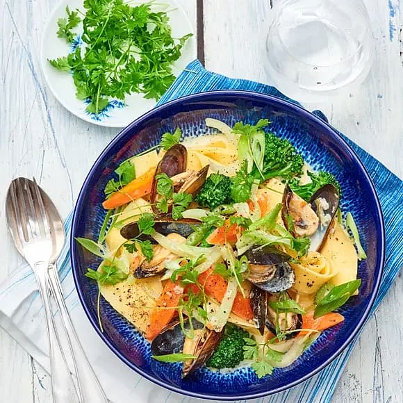 Musselpasta med broccoli och persilja | Recept ICA.se
