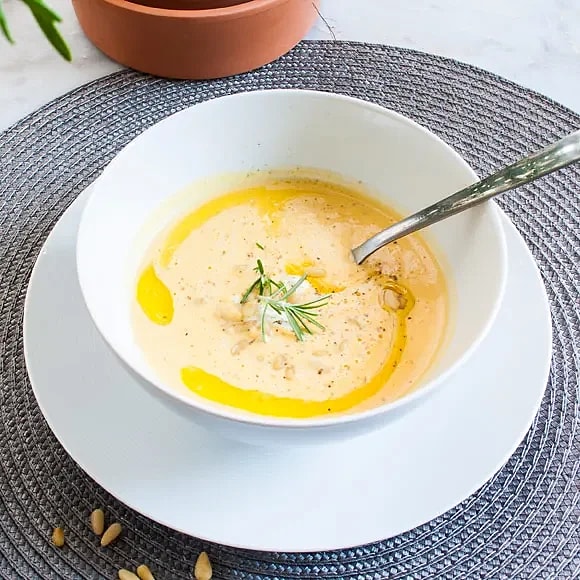 Soppa på butternutpumpa och yoghurt | Recept ICA.se