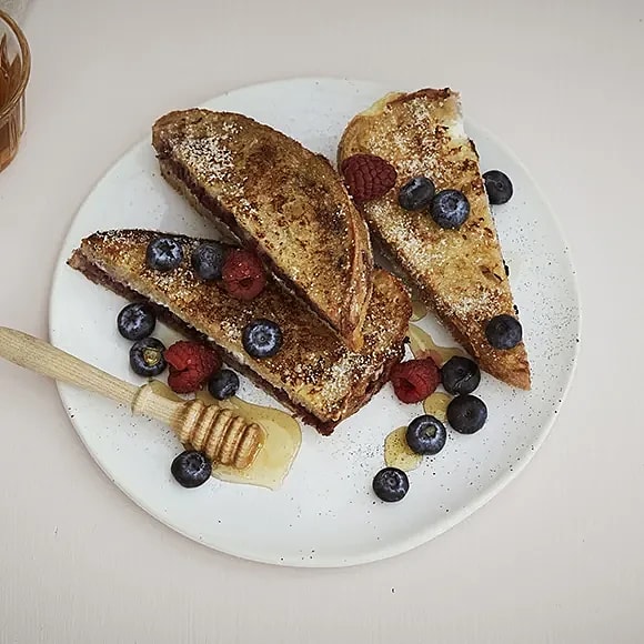 French toast med ricotta och bär | Recept ICA.se