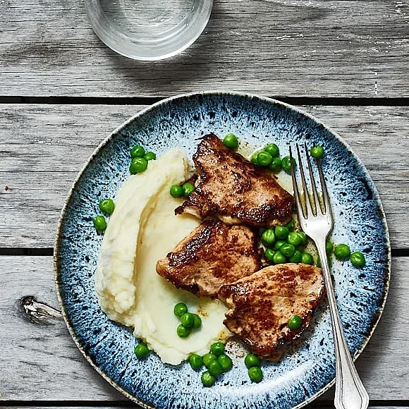 Ostfylld kotlett och potatismos | Recept ICA.se