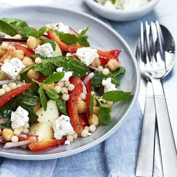 Couscoussallad med mynta, melon och feta | Recept ICA.se