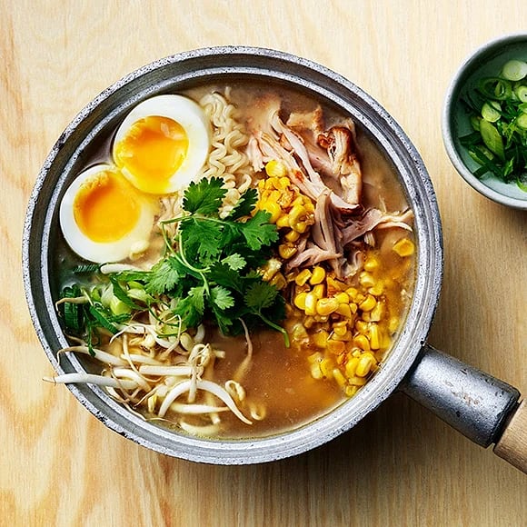 Ramen med kyckling och rostad majs | Recept ICA.se