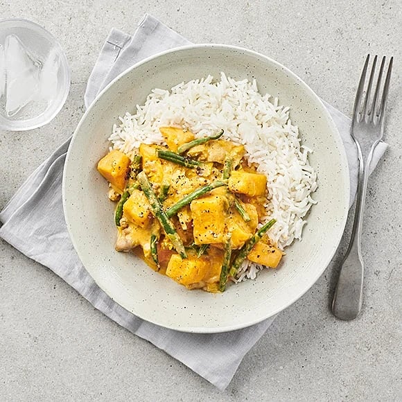 Paneng curry med sötpotatis, haricot verts och kyckling | Recept ICA.se