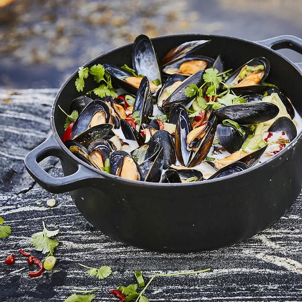 Musslor i kokosmjölk med lime och salladslök | Recept ICA.se