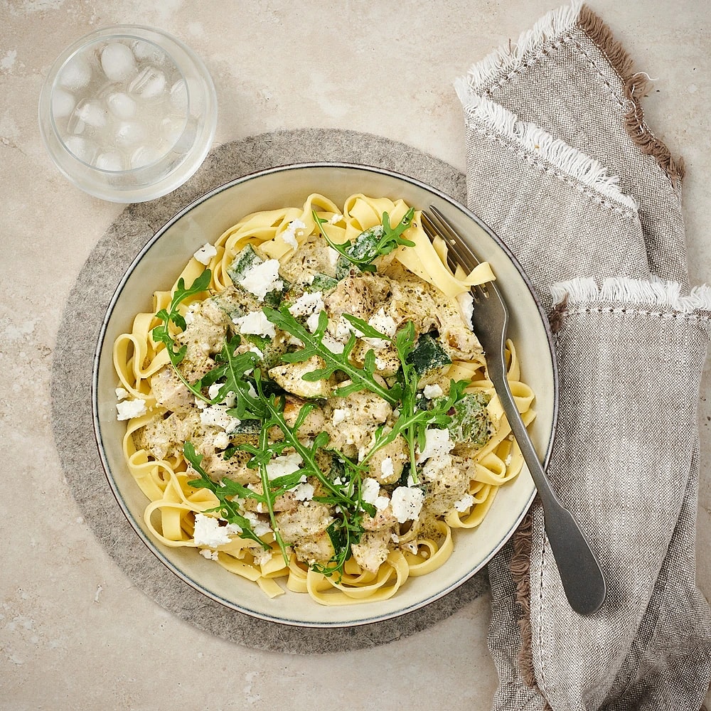 Fettuccine med zucchini och fetaost | Recept ICA.se