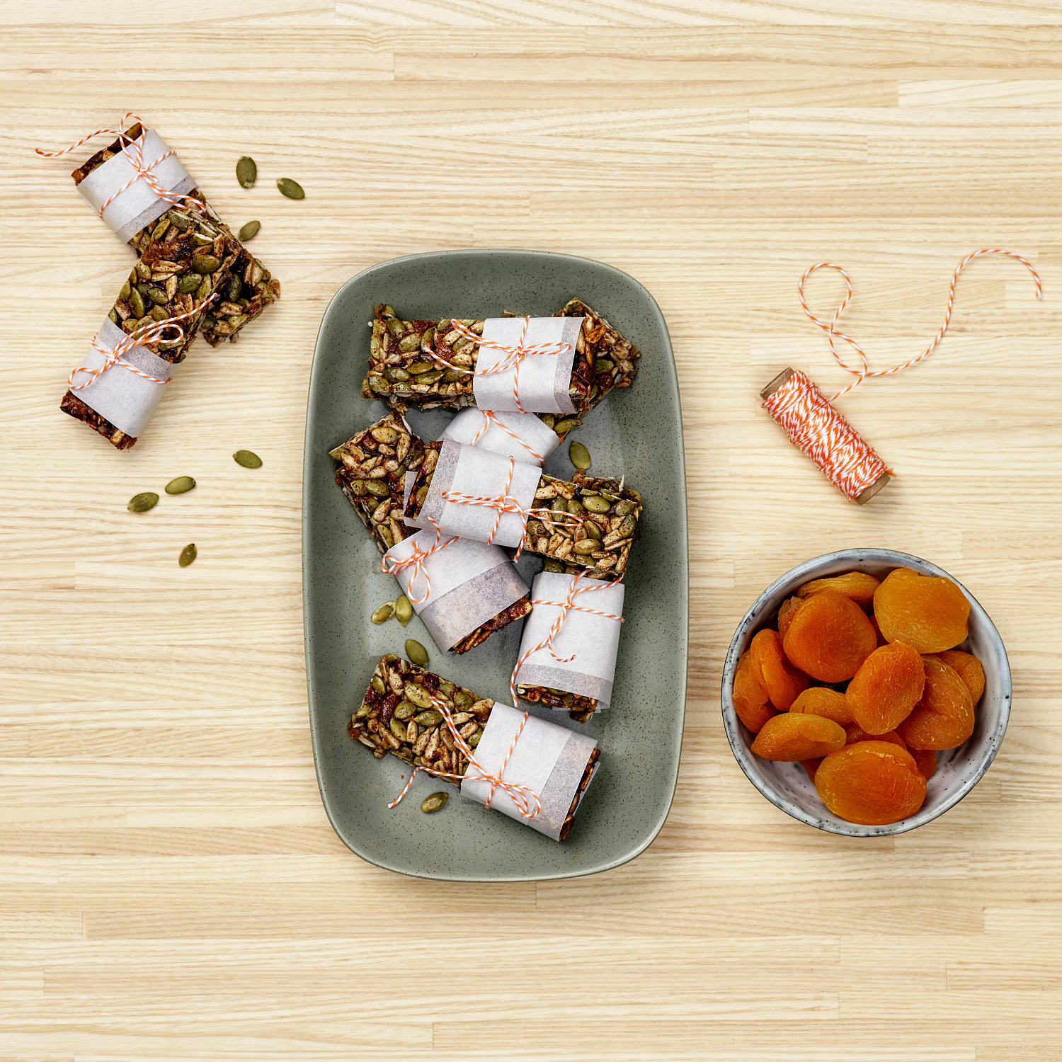 Fröbars med dadlar och aprikos | Recept ICA.se