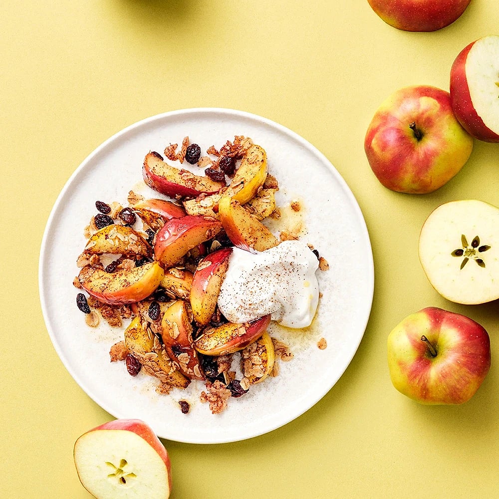 Ugnsbakade äpplen med russin och havregryn | Recept ICA.se