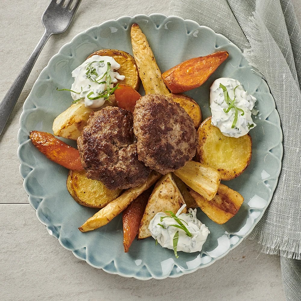 Pannbiff med rostade rotfrukter och senapssås | Recept ICA.se