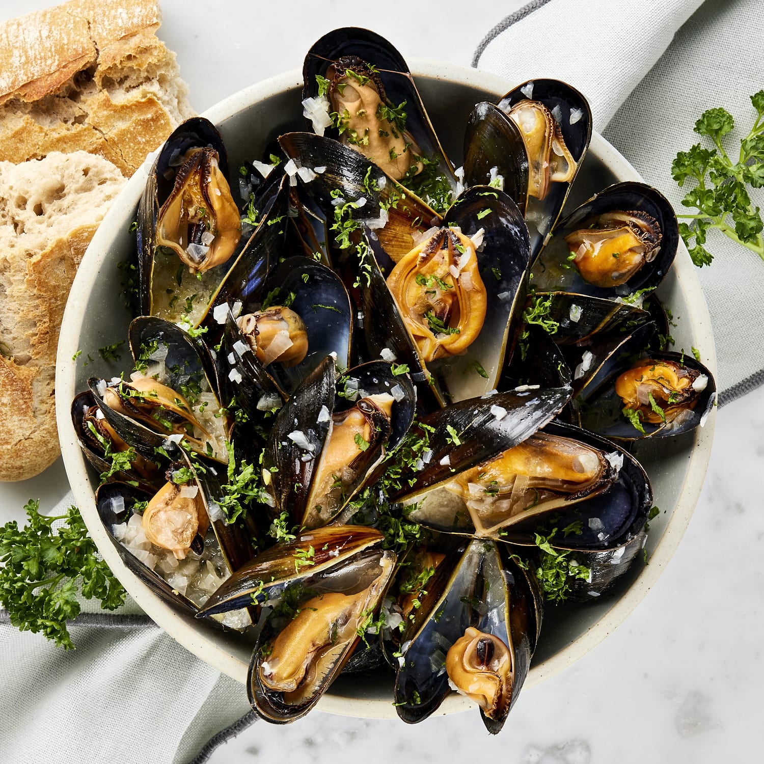Moule marinière (Musslor i vitt vin) | Recept ICA.se
