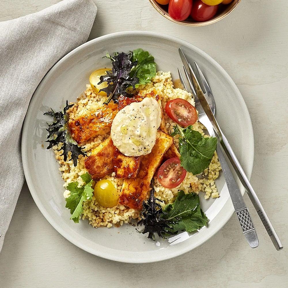 Harissastekt grillost med kikärtsröra | Recept ICA.se