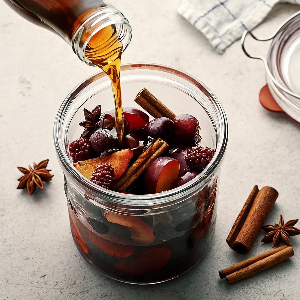 Romtopf – frukt och bär inlagda i rom | Recept ICA.se