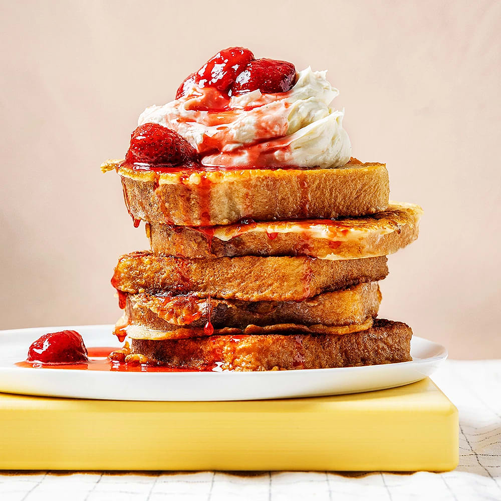 French toast med jordgubbskompott och mascarponekräm | Recept ICA.se