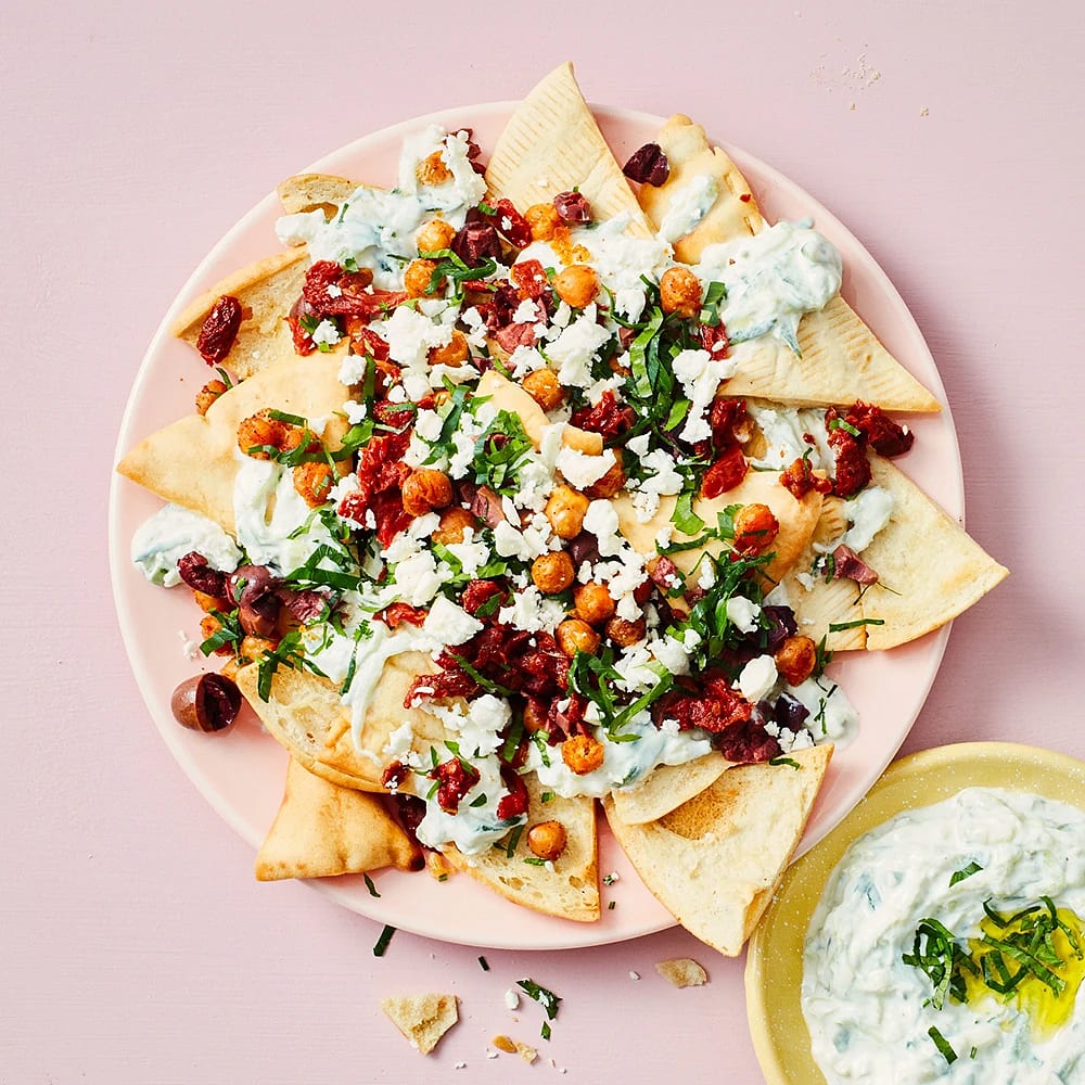 Pitachips med fetaost, kikärtor och oliver | Recept ICA.se