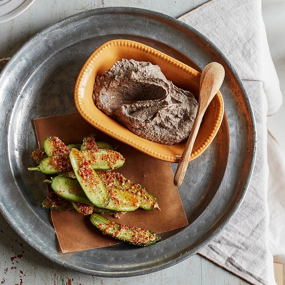 Lakto-vegetarisk pastej med chilipicklad gurka | Recept ICA.se