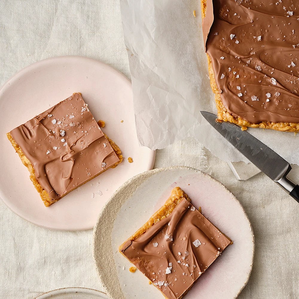 Snickerskaka - baka något gott! | Recept ICA.se