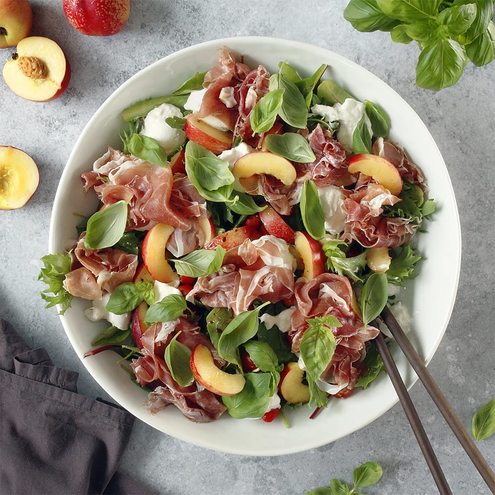 Sallad med burrata, nektariner och prosciutto | Recept ICA.se