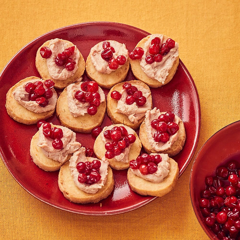 Leverpastejsnittar med lingon | Recept ICA.se