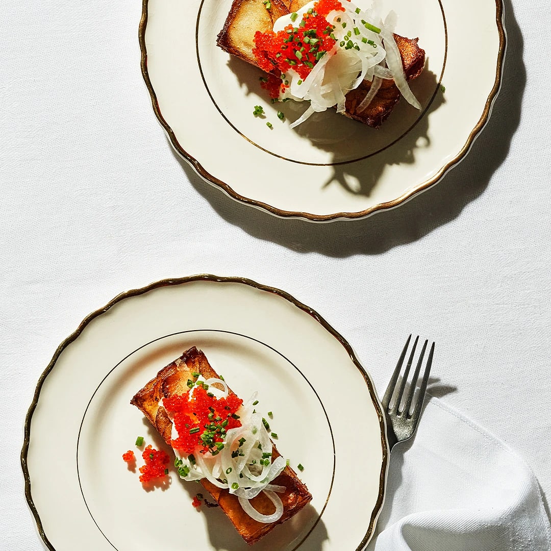 Friterad potatiskaka med rom och silverlök | Recept ICA.se