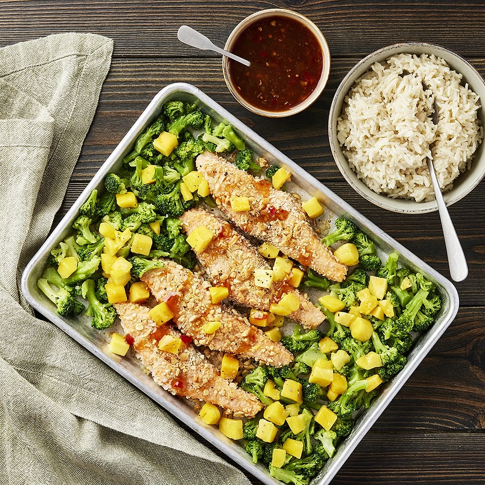 Allt på en plåt med lax och mango | Recept ICA.se