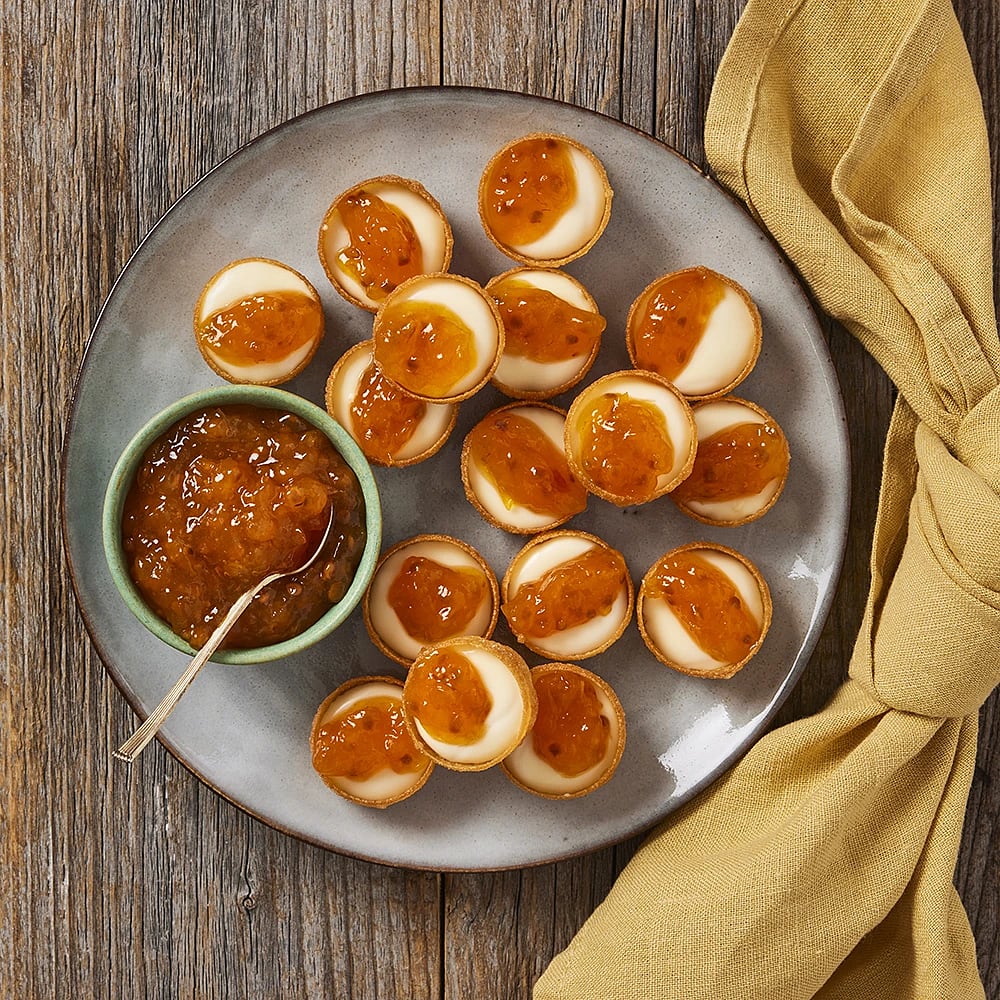 Varma krustader med brie och hjortron | Recept ICA.se