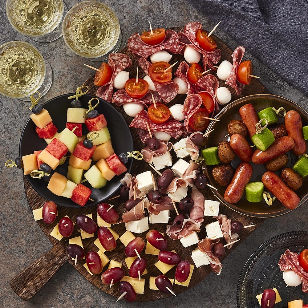 Plockepinn med chark ost frukt och bär | Recept ICA.se