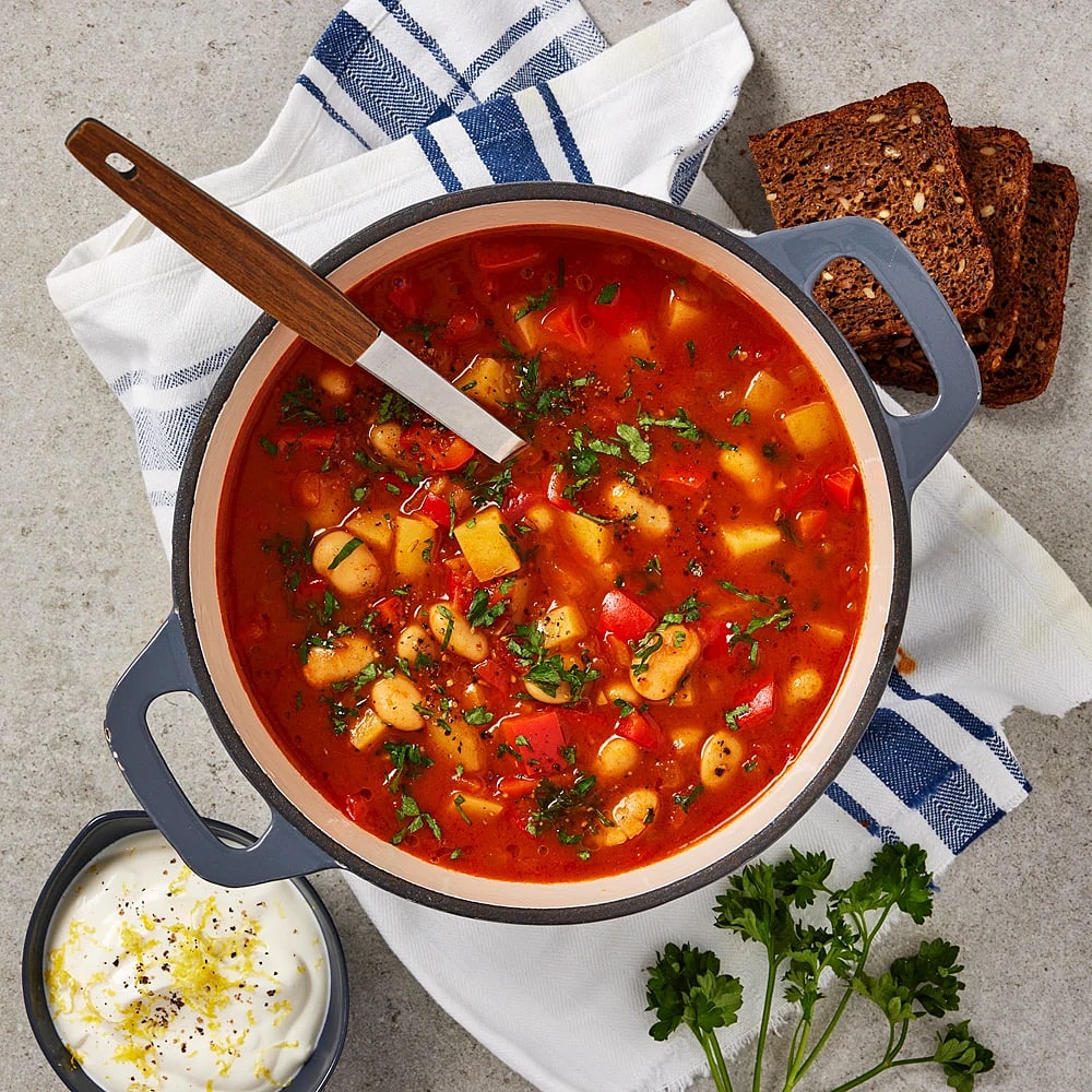Vegetarisk gulasch med bönor | Recept ICA.se
