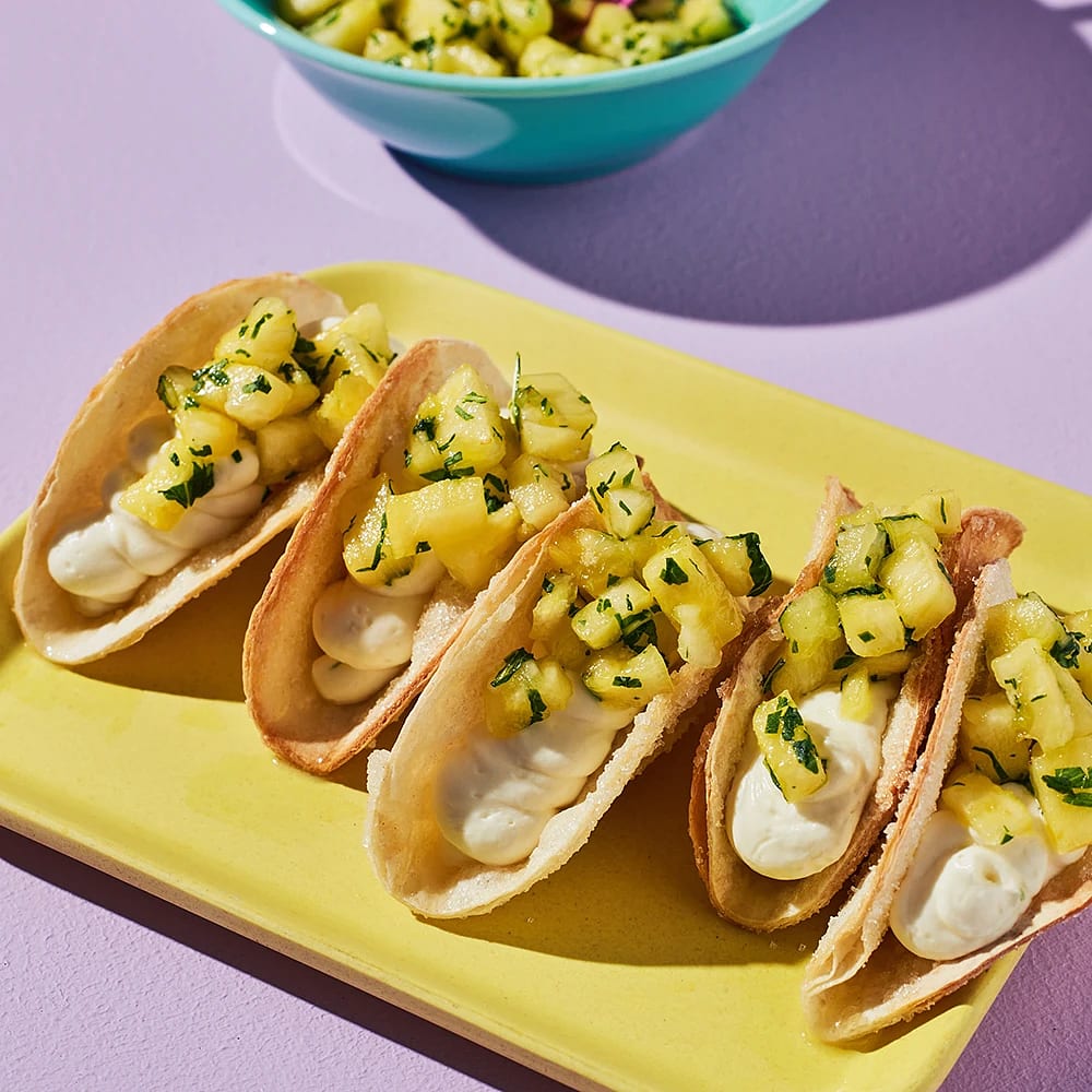 Cheesecaketacos med ananas och mynta | Recept ICA.se