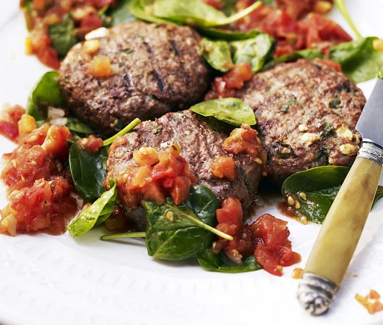 Lammfärsbiffar med fetaost | Recept ICA.se