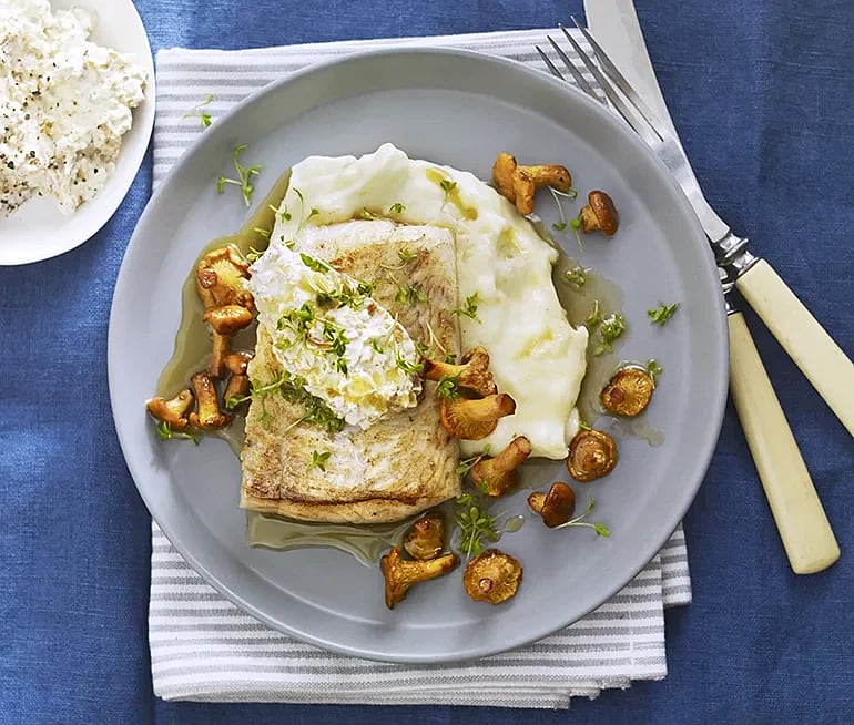 Smörstekt torskfilé med potatismos | Recept ICA.se