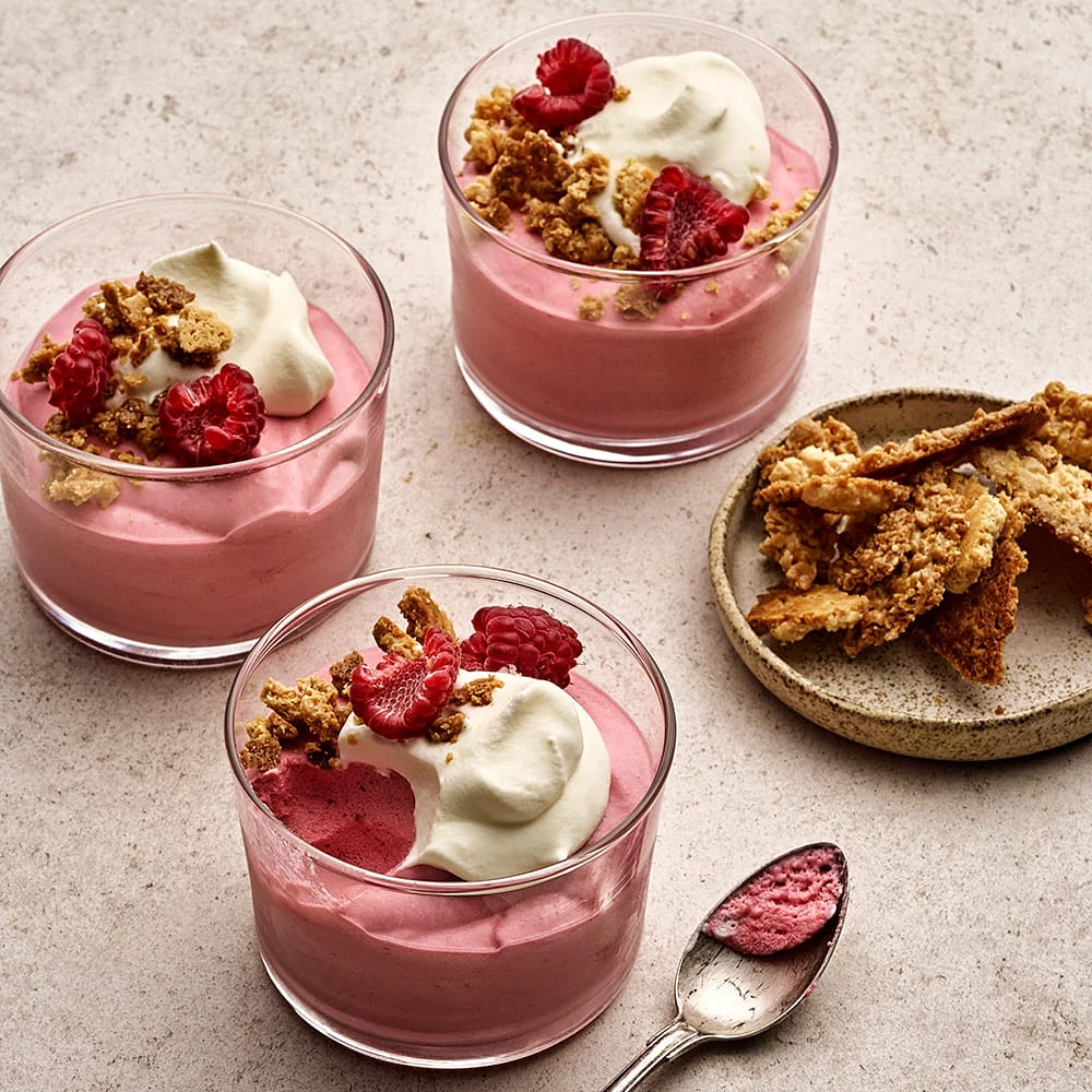 Hallonmousse med rostad vit choklad | Recept ICA.se