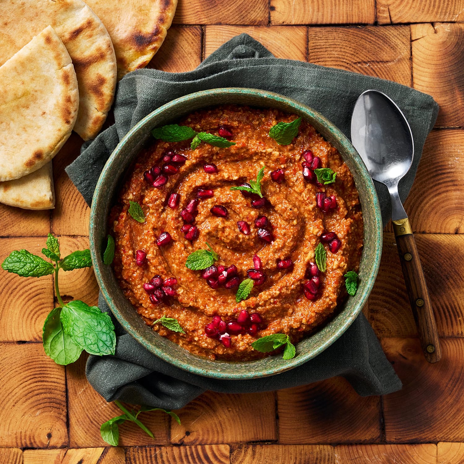 Mhamara paprikaröra | Recept ICA.se